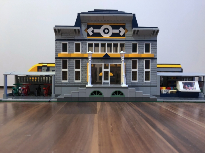 Modular Train Station with kiosk and bicycle stand from BrickLink ...