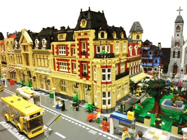 [French mansion] [BrickLink]