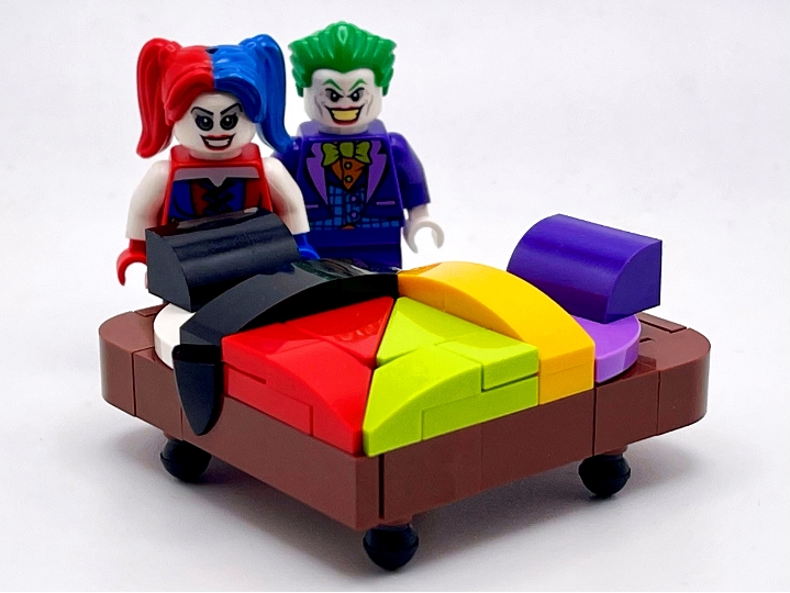 Baddy Beds - Harley Quinn & Joker from BrickLink Studio [BrickLink]