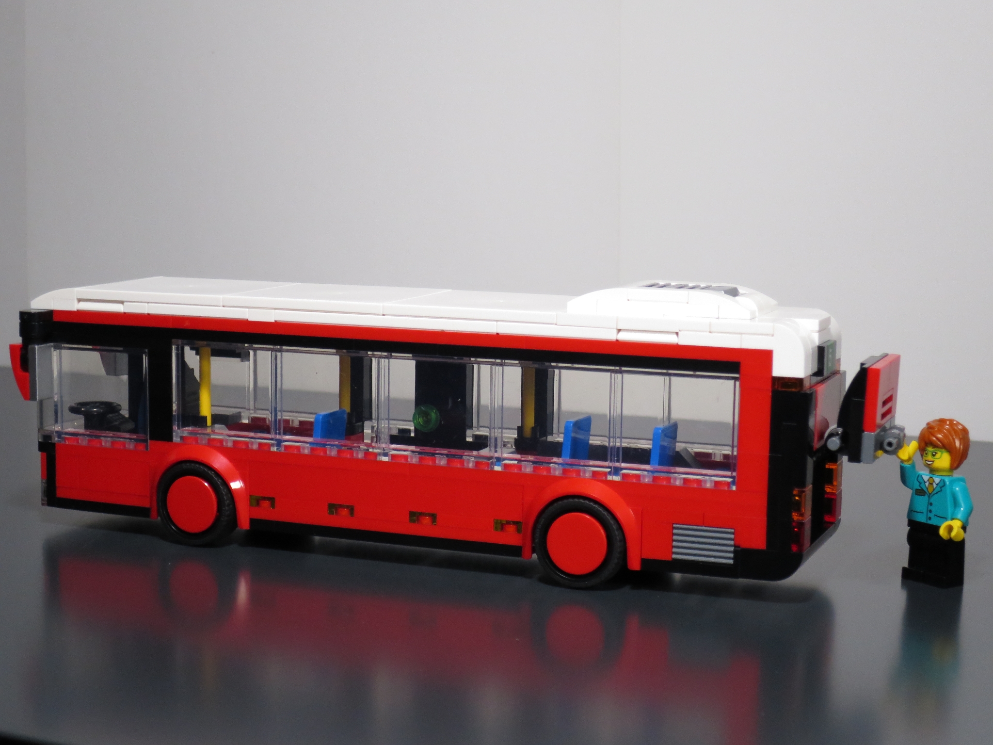 [City Bus with Modular Bus Stop] [BrickLink]