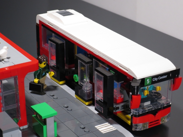 [City Bus with Modular Bus Stop] [BrickLink]