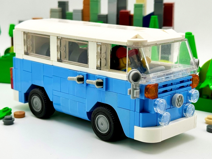 Volkswagen T2 Bus from Back To The Future from BrickLink Studio [BrickLink]