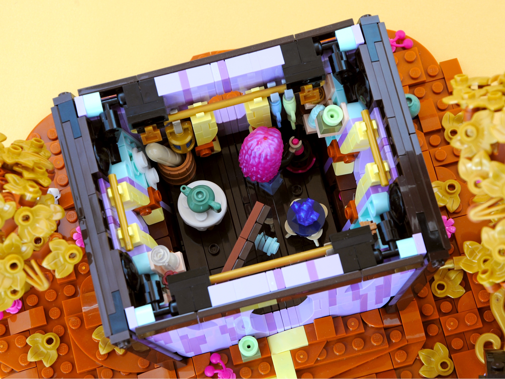 [The Enchanted Forest's Lavender Chalet] [BrickLink]