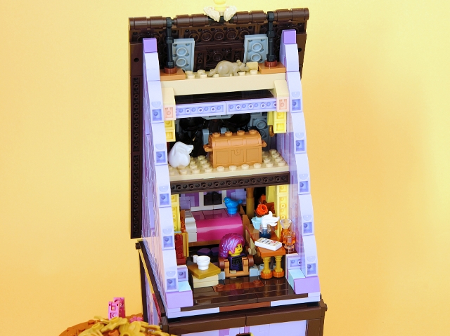 [The Enchanted Forest's Lavender Chalet] [BrickLink]