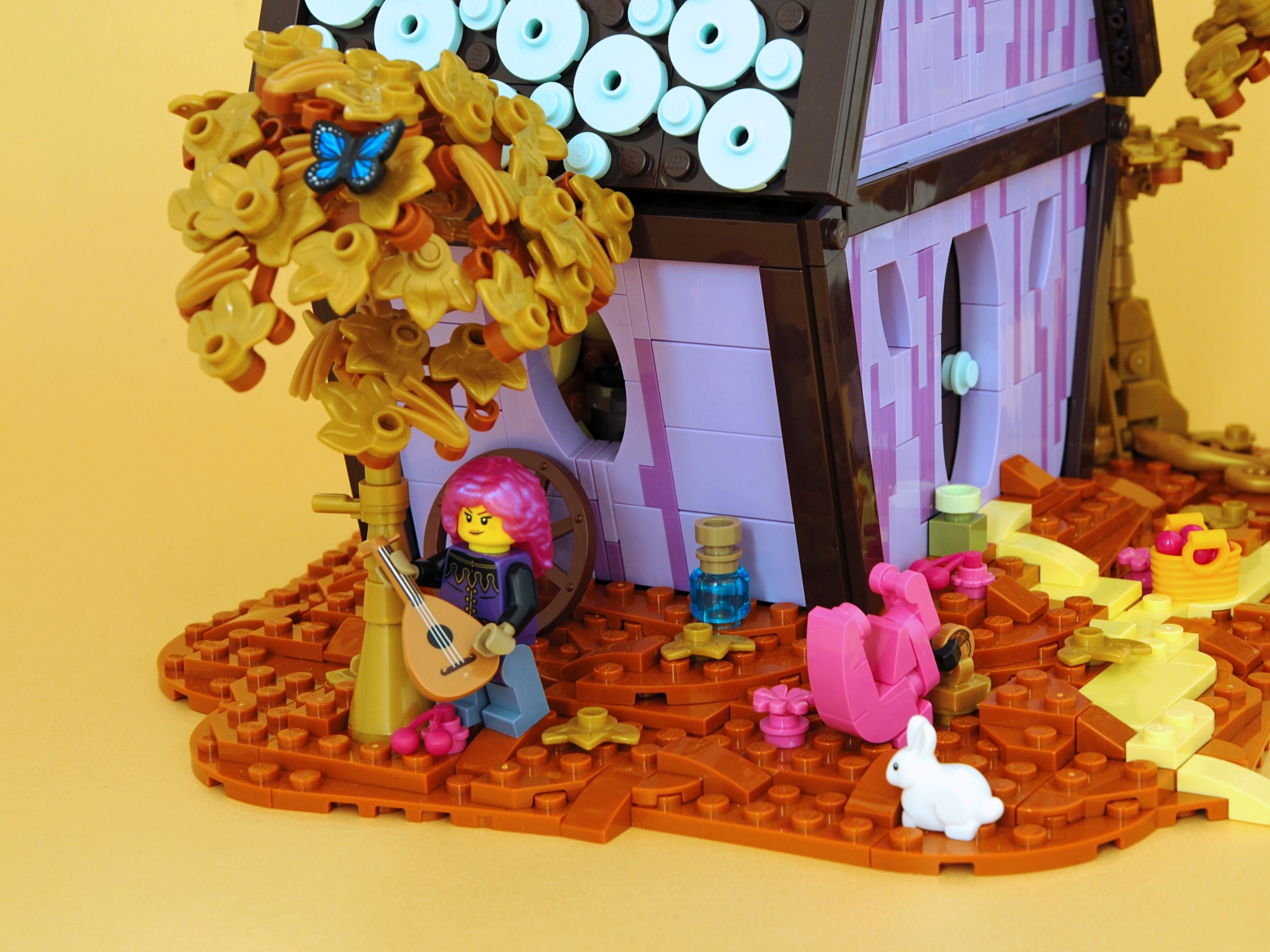 [The Enchanted Forest's Lavender Chalet] [BrickLink]