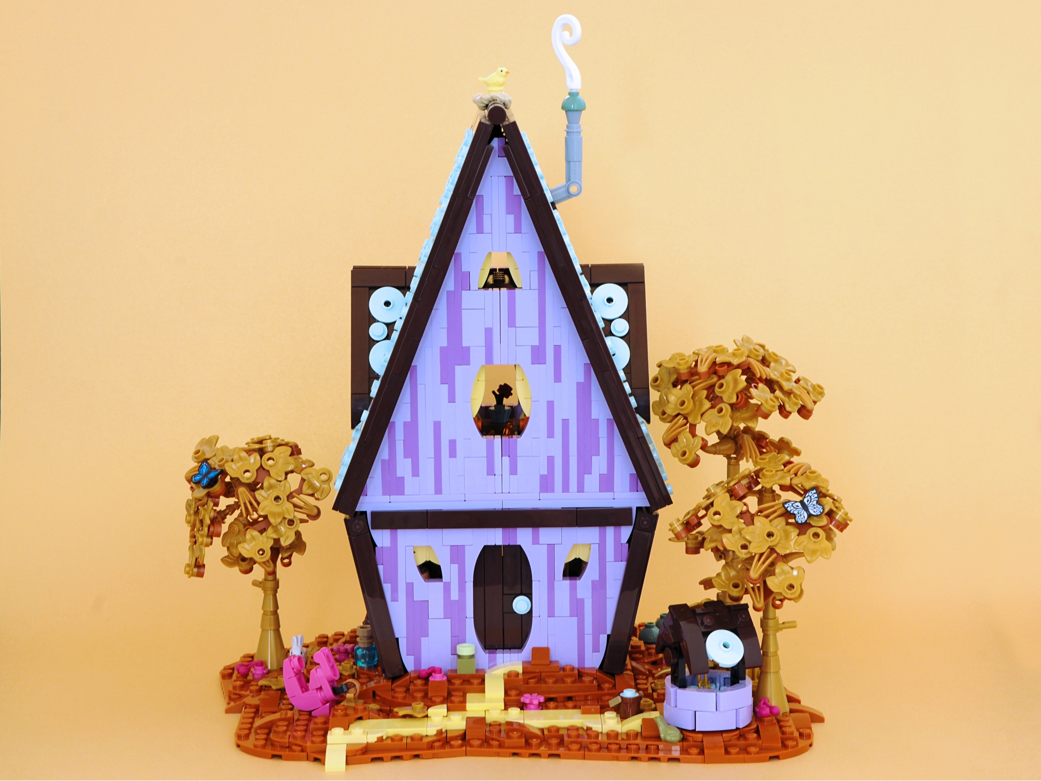 [The Enchanted Forest's Lavender Chalet] [BrickLink]