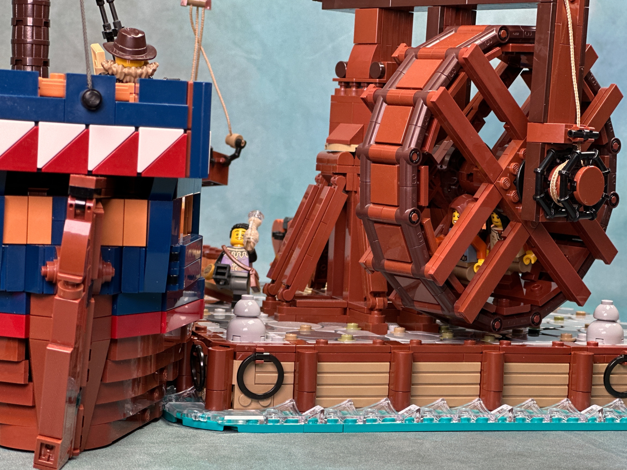 [Medieval Seaport with Cog & Crane] [BrickLink]
