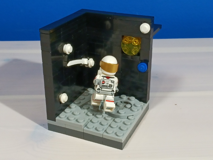 astronaut guy minifigure habitat from BrickLink Studio [BrickLink]