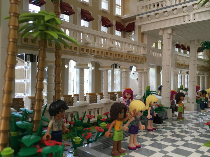 Famous Hawaiian Hotel from BrickLink Studio [BrickLink]